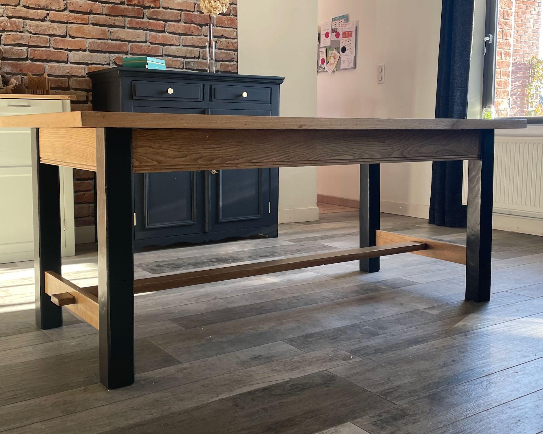 Les tables anciennes relookées - l'atelier crISAlide